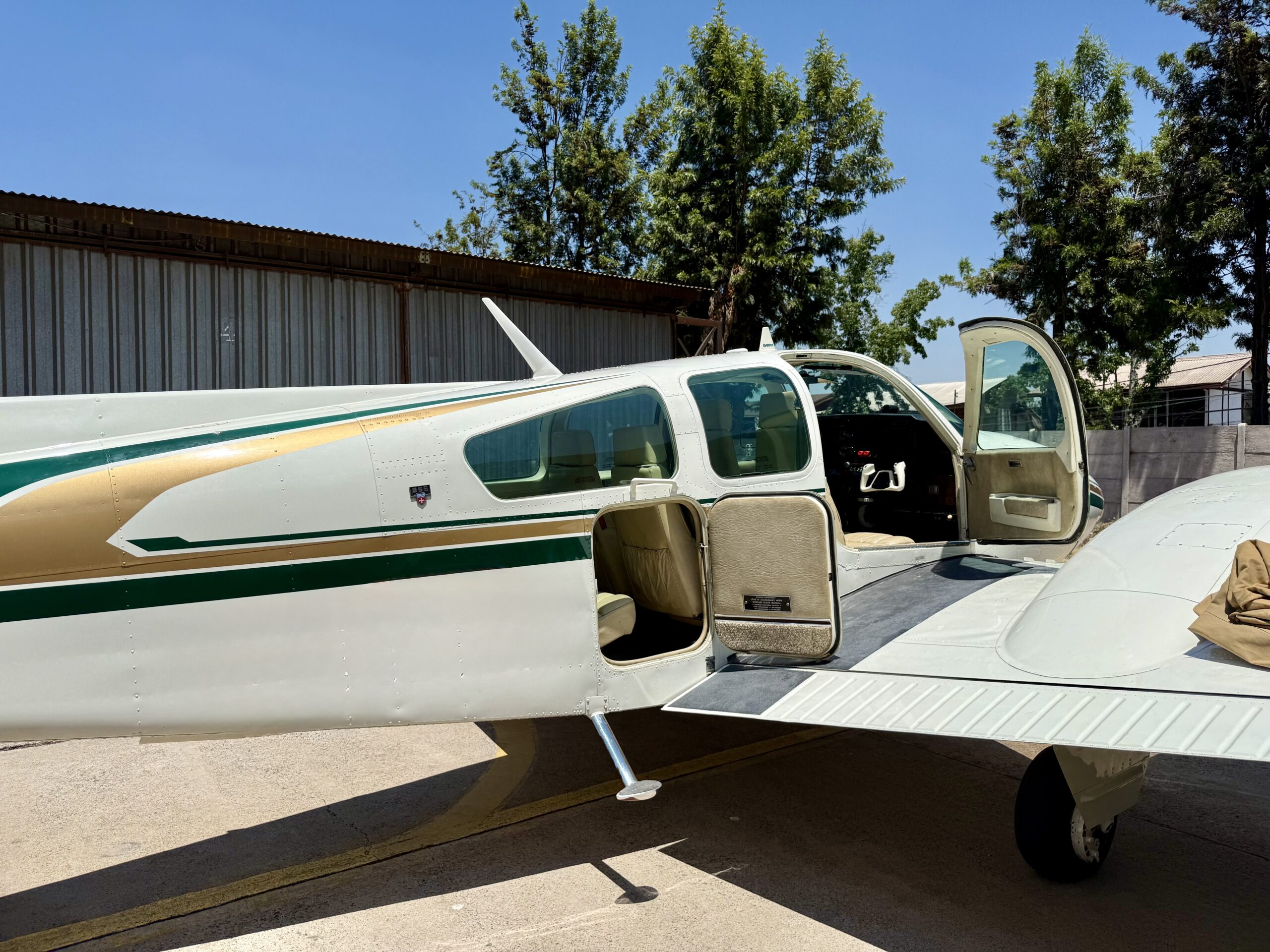 Beech Baron B55 - Aviacenter
